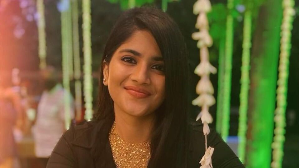 Megha akash | కూతురి కోసం నిర్మాతగా మారిన తల్లి-megha akash mother ...