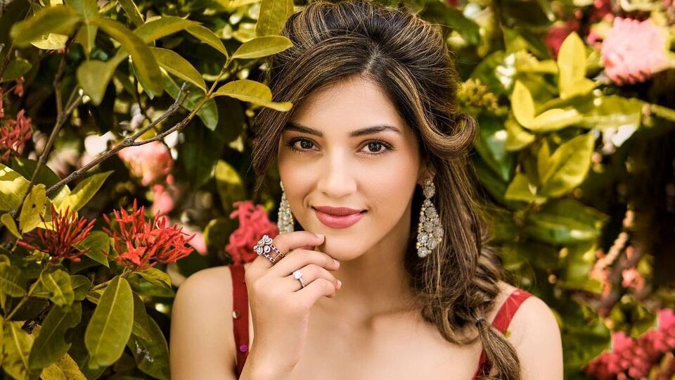 Mehreen |డెబ్యూ హీరో స‌ర‌స‌న మెహ‌రీన్‌...కొత్త సినిమా షురూ-actress ...