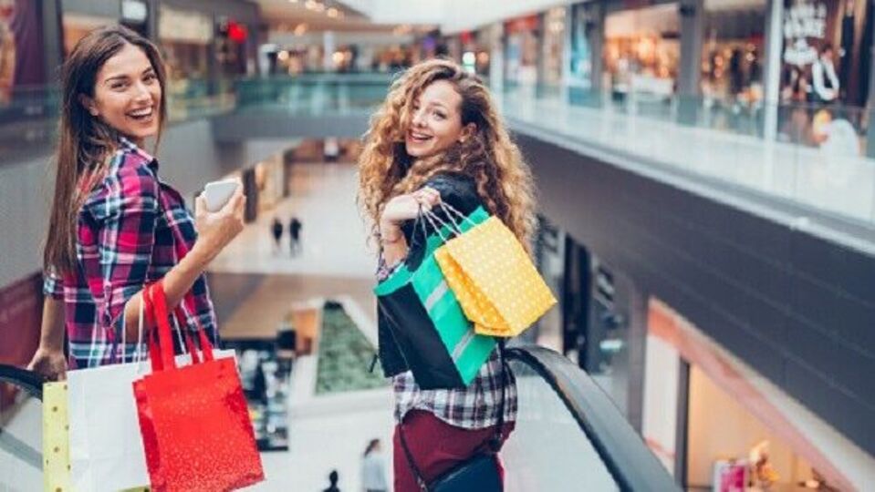 Rich Indian Customers | ఖర్చుకు వెనకాడని భారతీయులు, ఖరీదైన వస్తువులపైనే ...