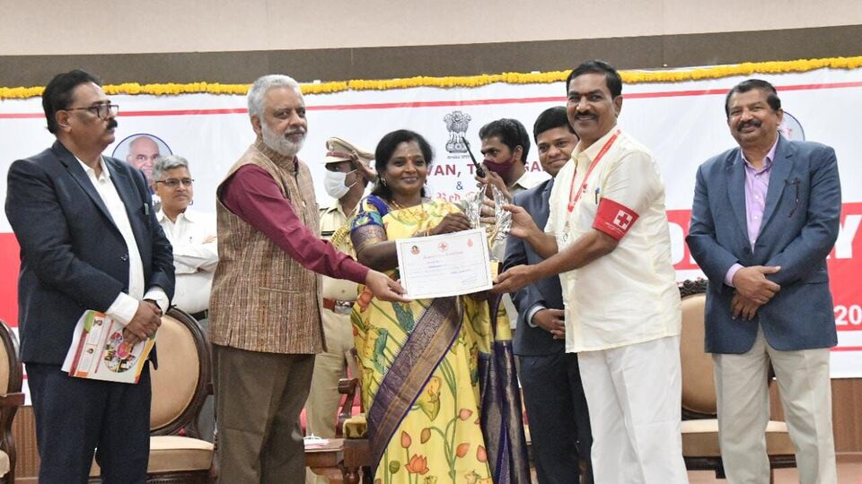 Blood Donor Day : 151 సార్లు రక్తదానం.. స్ఫూర్తిగా నిలిచిన నటరాజు ...