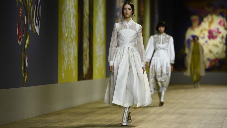 Dior Crafts | సాంప్రదాయమైన దుస్తులు.. వివరణాత్మకమైన డిజైన్‌లతో ఫ్యాషన్ ...