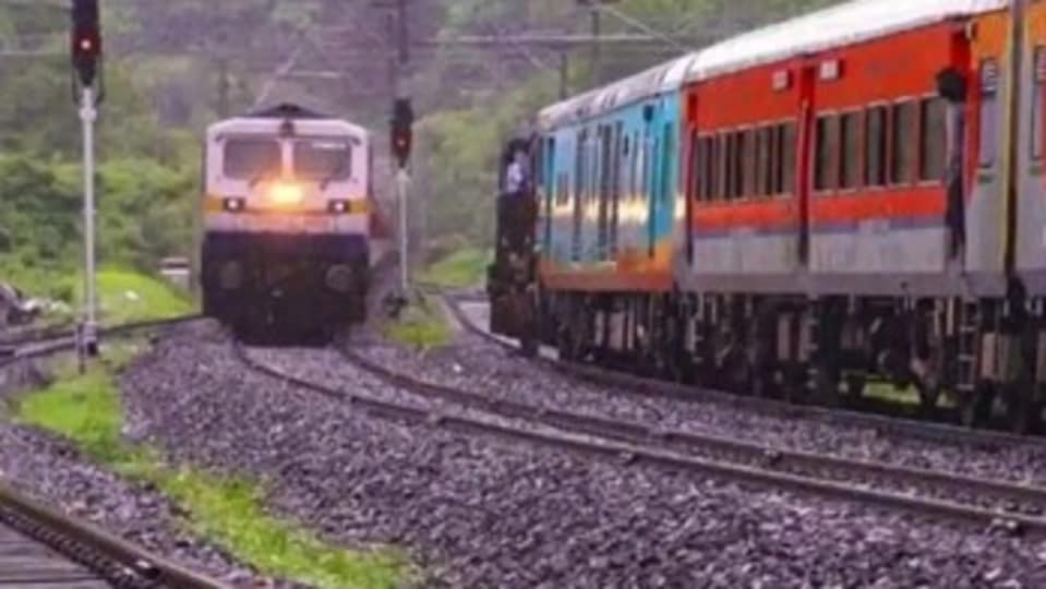 Special Trains : డిసెంబర్‌, జనవరిల్లో ప్రత్యేక రైళ్లు....-south central railway extends special ...