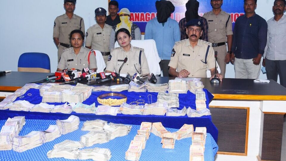 Vzrm Chits Scam : జనం నమ్మకమే పెట్టుబడి… వేలమందికి కోట్లలో టోపీ ...