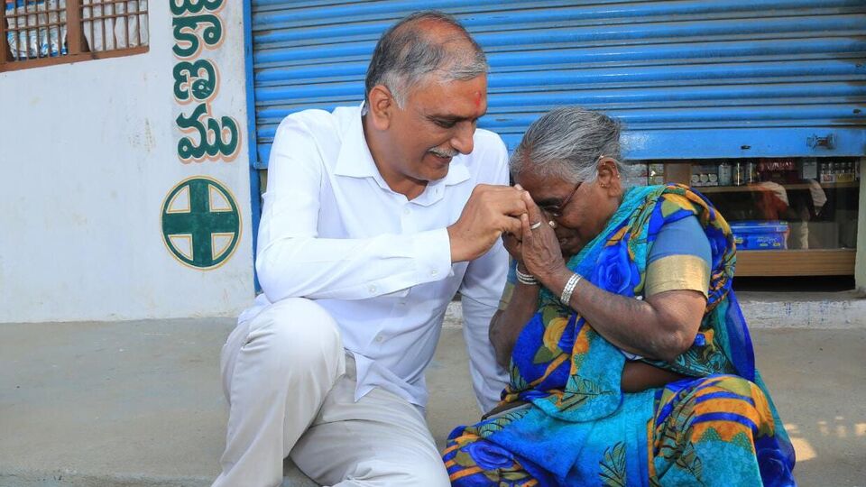 MInister Harish Rao: అవ్వతో మంత్రి హరీశ్‌రావ్ మాట ముచ్చట-minister ...