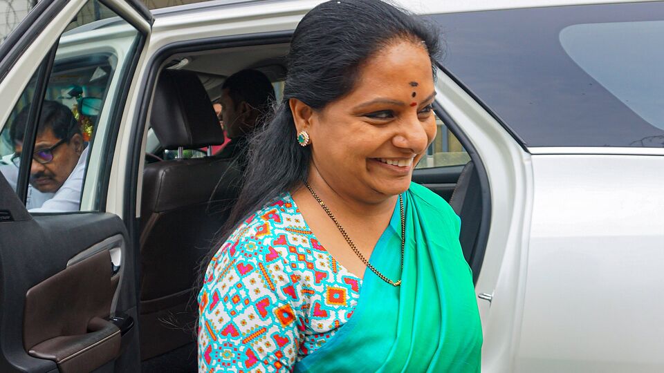 Liquor Scam MLC Kavitha: ఈడీ విచారణకు హాజరైన ఎమ్మెల్సీ కవిత-brs mlc k kavitha appears at the ...