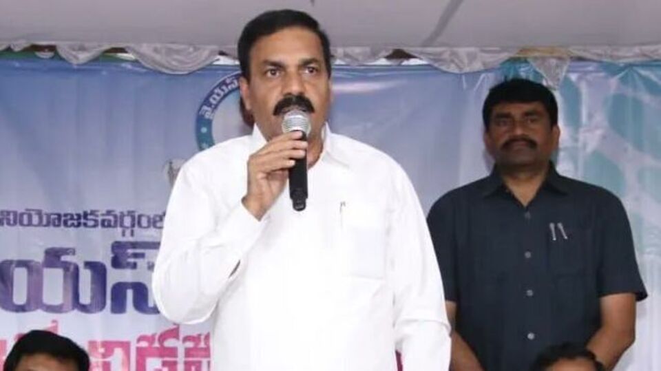Minister Kakani Counter : చంద్రబాబు... అక్కడ సెల్ఫీ తీసుకునే దమ్ముందా..?-minister kakani ...