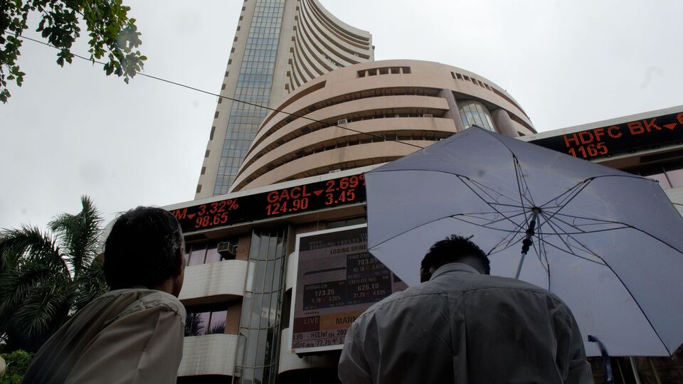 Stock market news today : ఫ్లాట్ గా దేశీయ సూచీలు.. నిఫ్టీకి 4 పాయింట్ల ...