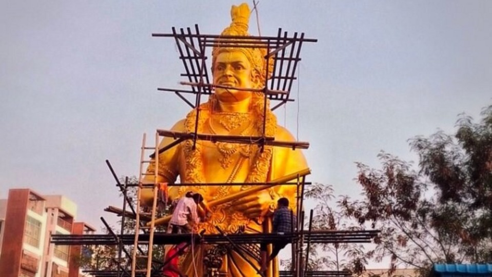 TS HC On NTR Statue: ఖమ్మంలో ఎన్టీఆర్ విగ్రహ ఏర్పాటుపై హైకోర్టు 'స్టే'-telangana high court stay ...