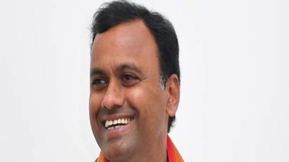 Komatireddy Rajagopal Reddy : కేసీఆర్ ఫ్యామిలీలో ఇద్దరు, ముగ్గురు ...