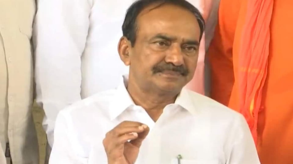 Etala Rajender: వాళ్లిద్దరే రివర్స్ కౌన్సిలింగ్ ఇస్తున్నారంటున్న ఈటల ...