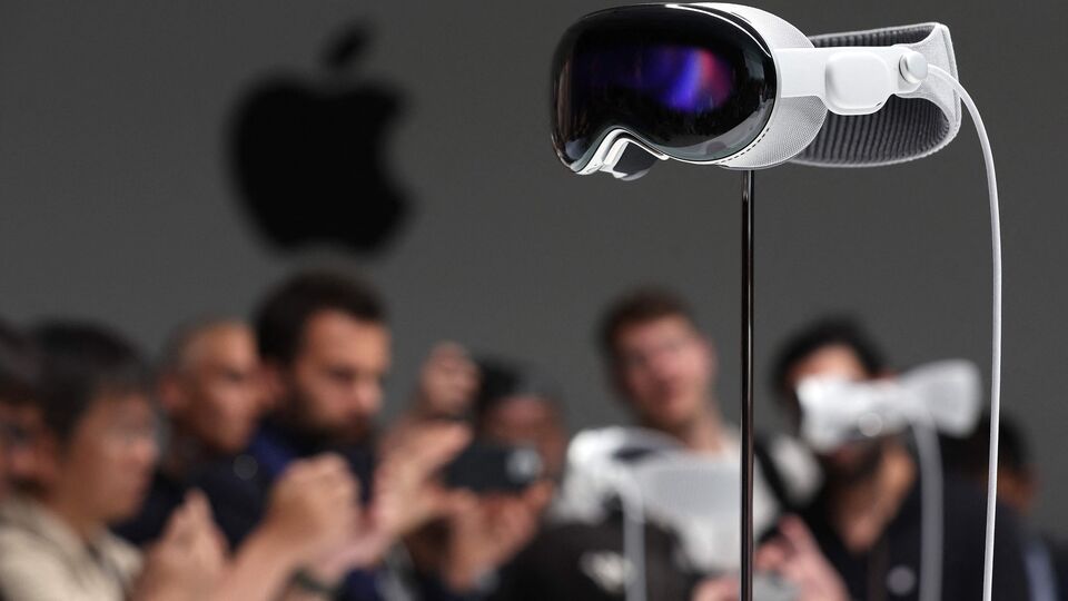 Apple Vision Pro : విజన్ ప్రో.. యాపిల్ కు గేమ్ ఛేంజర్ అవుతుందా?-in pics ...