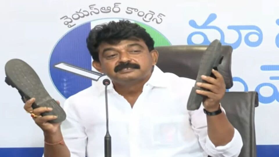 Perni Nani Warning: మా దగ్గర కూడా చెప్పులు ఉన్నాయన్న మాజీ మంత్రి పేర్ని నాని-former minister ...