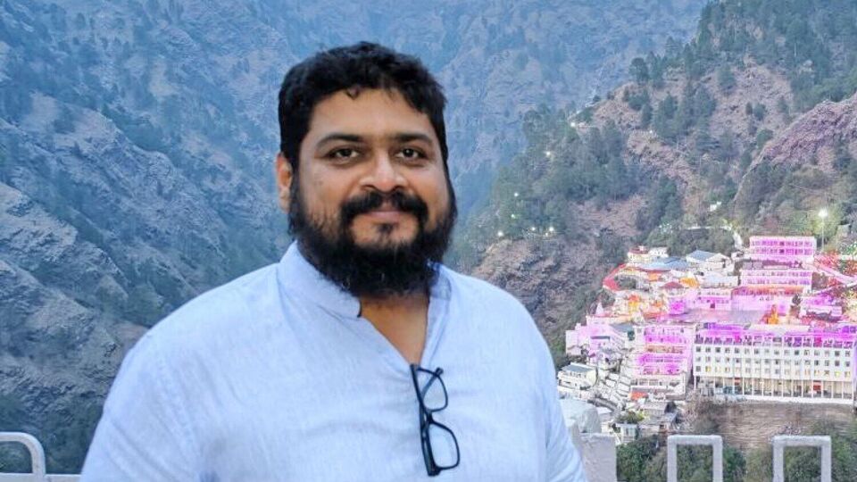 Om Raut: హనుమంతుడిపై ఓం రౌత్ చేసిన పాత ట్వీట్‍ వైరల్.. నెటిజన్ల ఆగ్రహం ...