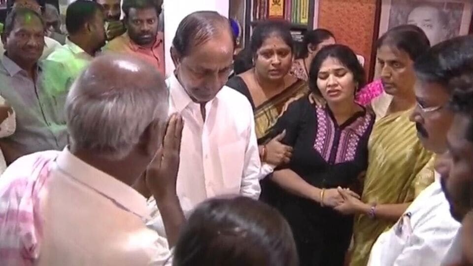 Singer Sai Chand: సాయిచంద్ భౌతికకాయాన్ని చూసి భావోద్వేగం... సీఎం ...