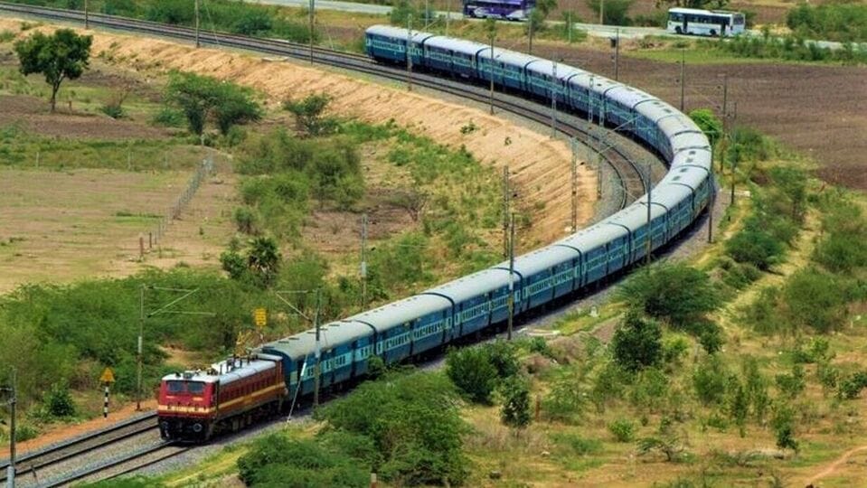 SCR Special Trains : రద్దీ ఎఫెక్ట్.. ఈ రూట్లలో 8 ప్రత్యేక రైళ్లు ...