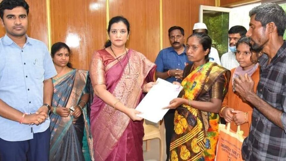 Anantapur Sake Bharathi: సాకే భారతికి రెండెకరాల భూమి, కాంట్రాక్టు ...