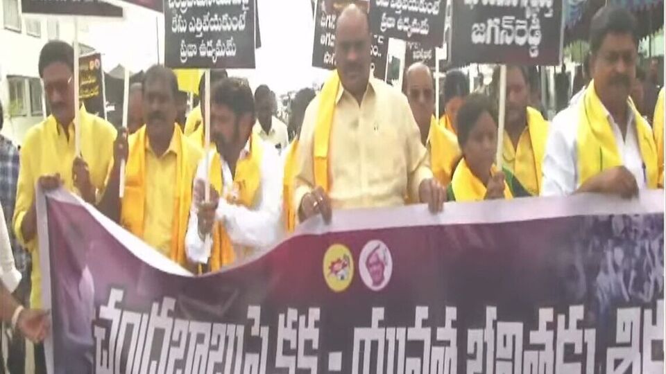 Ap Assembly Sessions: ఏపీ అసెంబ్లీ సమావేశాలు ప్రారంభం, స్పీకర్ పోడియం ...