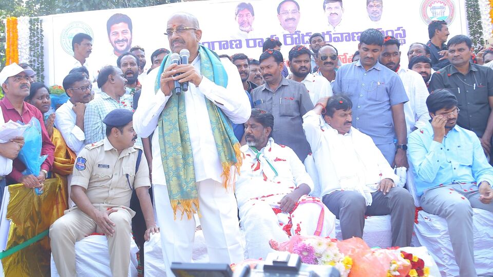 Tummala Warning: తొలి పలుకుల్లోనే తుమ్మల మార్క్.. అధికారులకు స్వీట్ ...