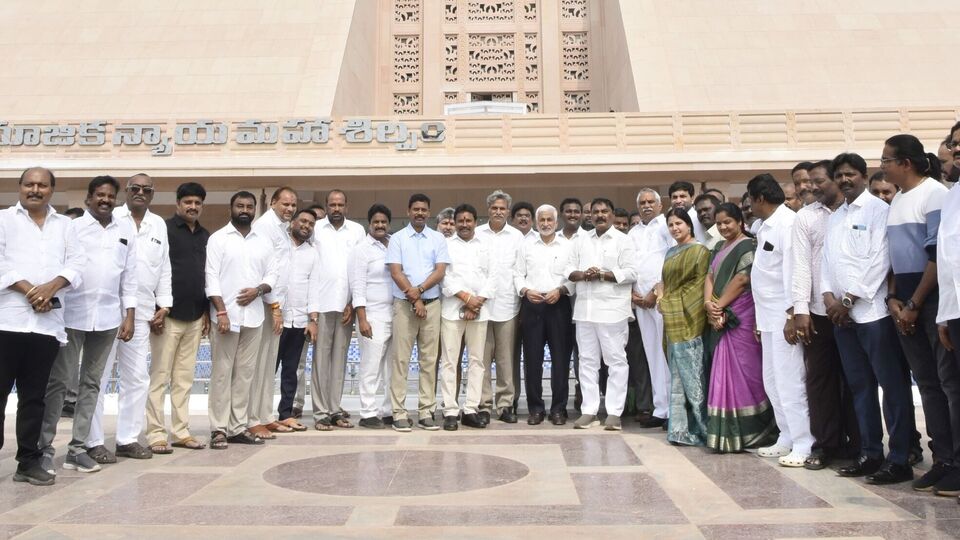 Sai Reddy stuck in lift: స్మృతివనం లిఫ్ట్‌లో చిక్కుకున్న సాయిరెడ్డి ...