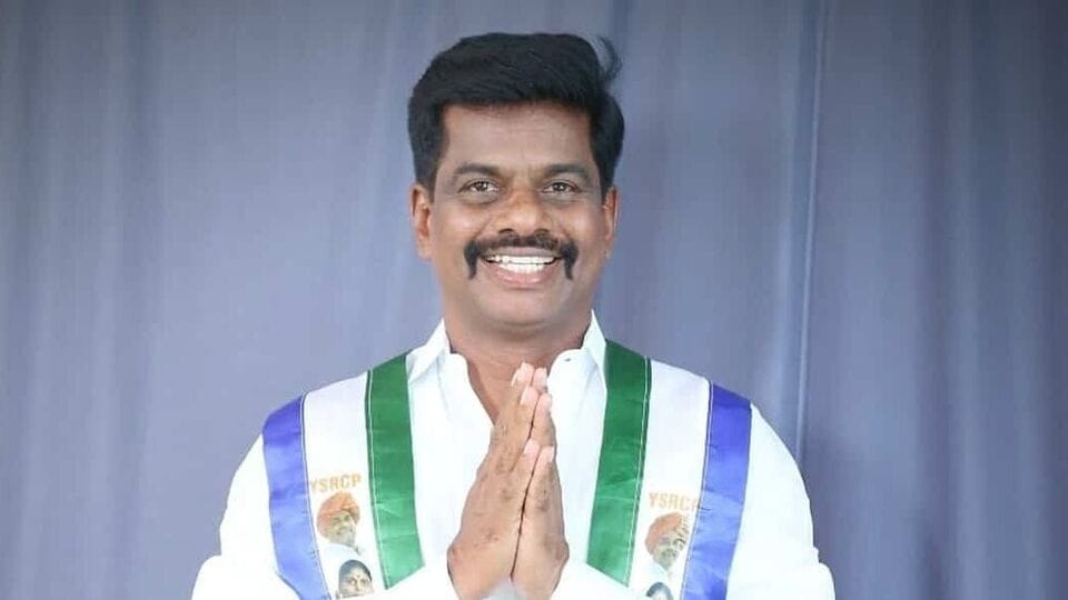 YCP Ex MP Gorantla Madhav : గోరంట్ల మాధవ్ ఇంటికి విజయవాడ పోలీసులు - విచారణ కోసం నోటీసులు ...
