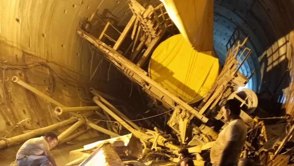 SLBC Deadbody: శ్రీశైలం సొరంగంలొ మృతదేహం వెలికితీత.. కొనసాగుతున్న గాలింపు, ర.25లక్షల పరిహారం ...