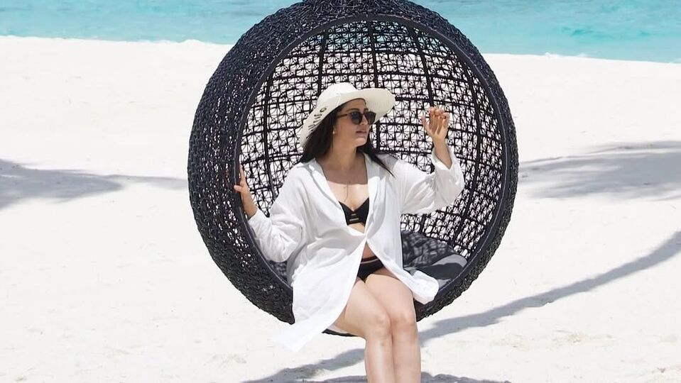 మాల్దీవుల్లో బికినీతో రచ్చ చేస్తున్న హాట్ బ్యూటీ.. తెలుగు సినిమా చేసి ...