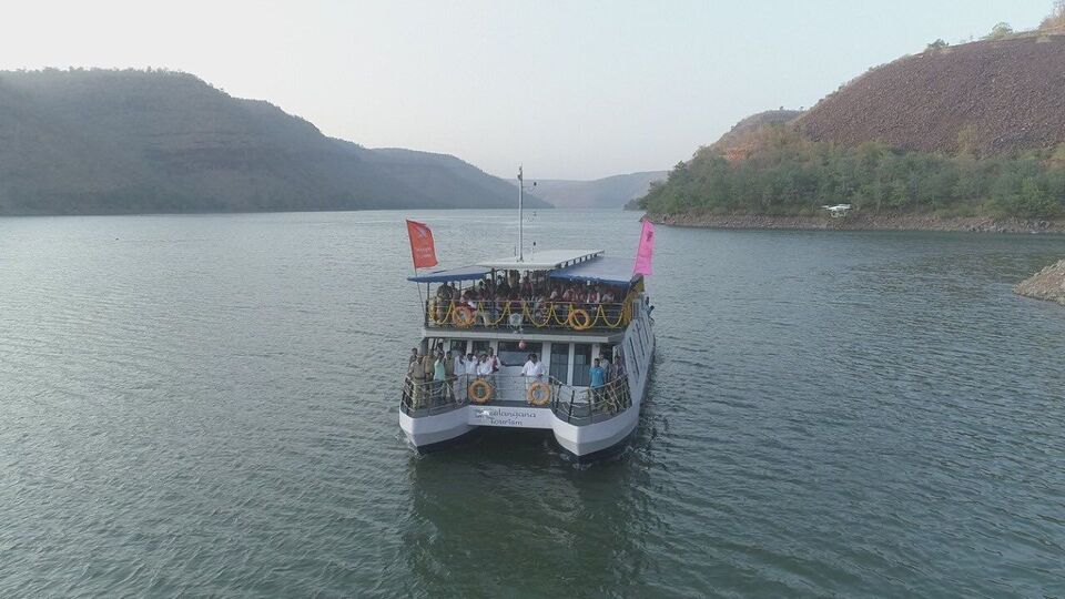 సోమశిల టు శ్రీశైలం : కృష్ణమ్మ అలలపై అద్భుతమైన లాంచీ ప్రయాణం..! ఇవిగో ...